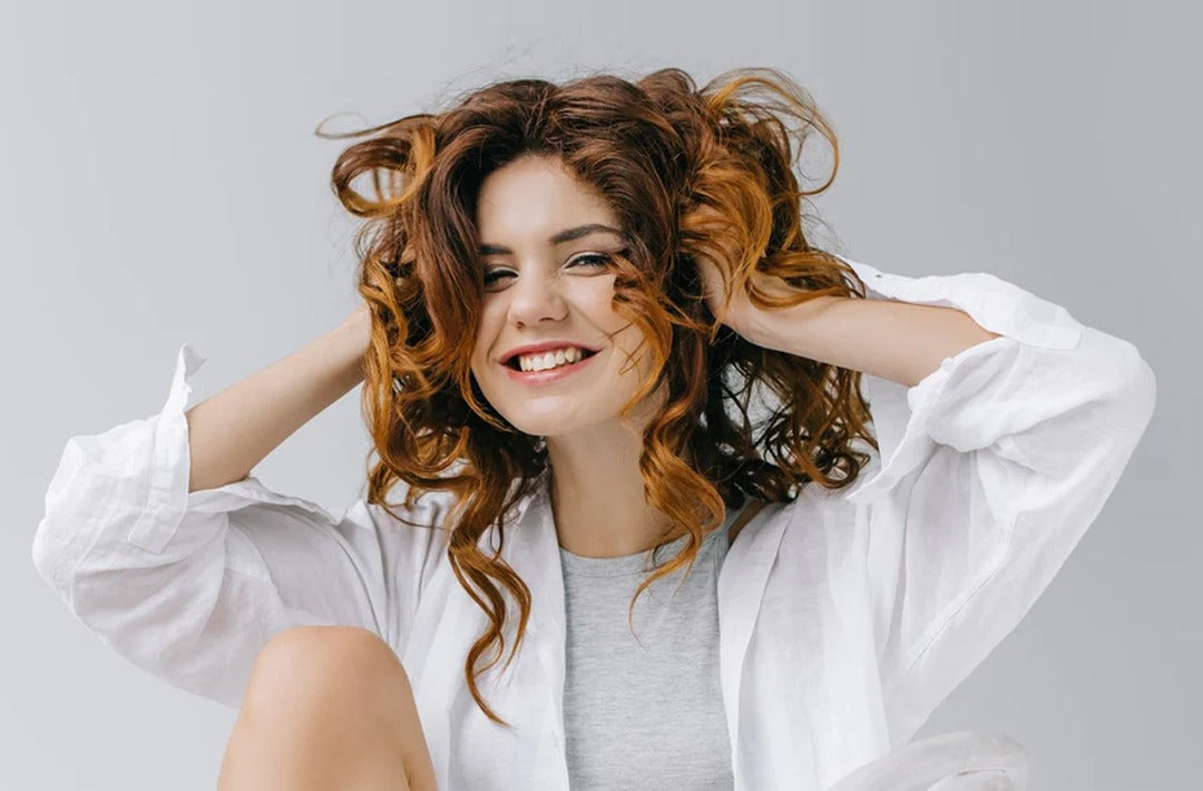 The easiest way to maintain curly & wavy hair at home – iluvia Professional